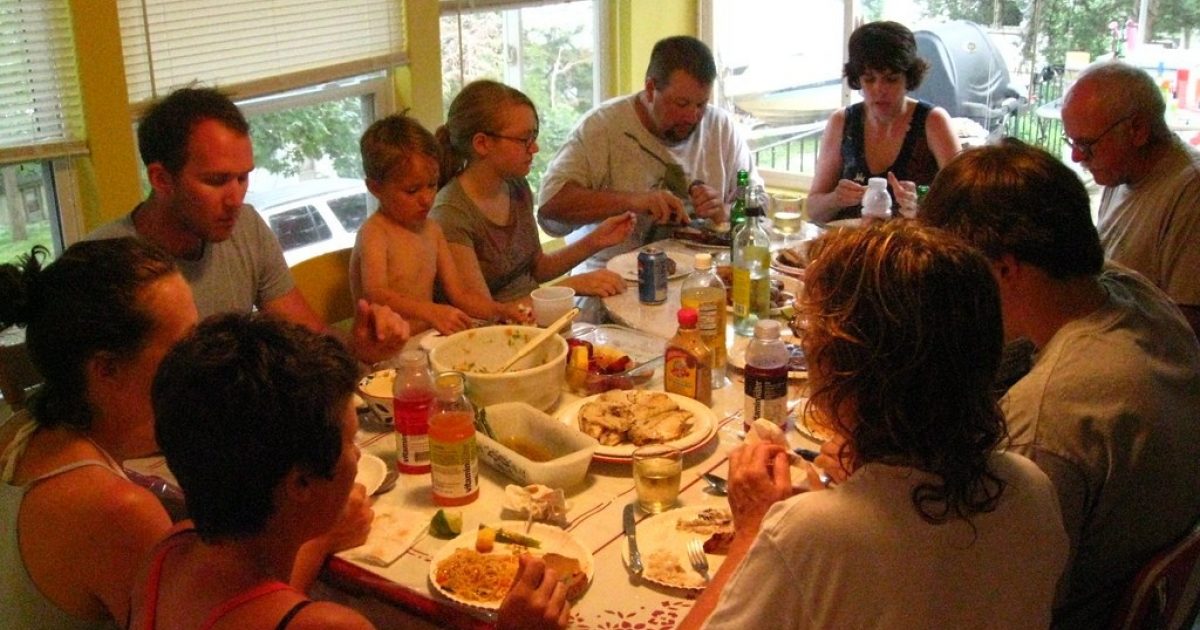 Monday Mission - Prayer before Dinner | Pizza Ranch